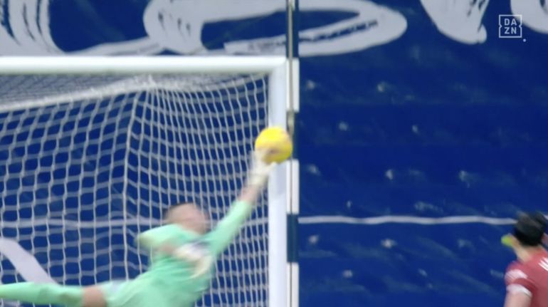 Sam Johnstone makes incredible fingertip save v Man Utd to recuse point