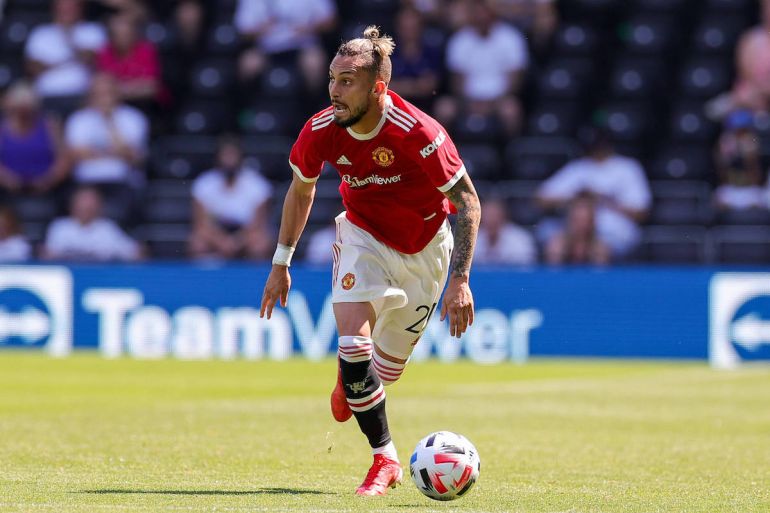 Manchester United left-back to miss start of the season with injury