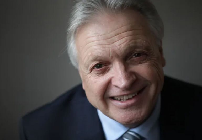 Michael Knighton promises his consortium will try buy Manchester United