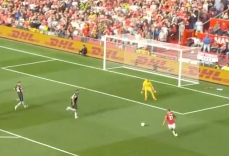 (Video) Antony wins Manchester United Goal of the Month for September