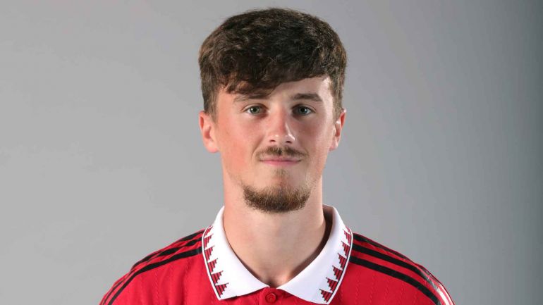 Charlie Wellens returns to Manchester United from Oldham Athletic