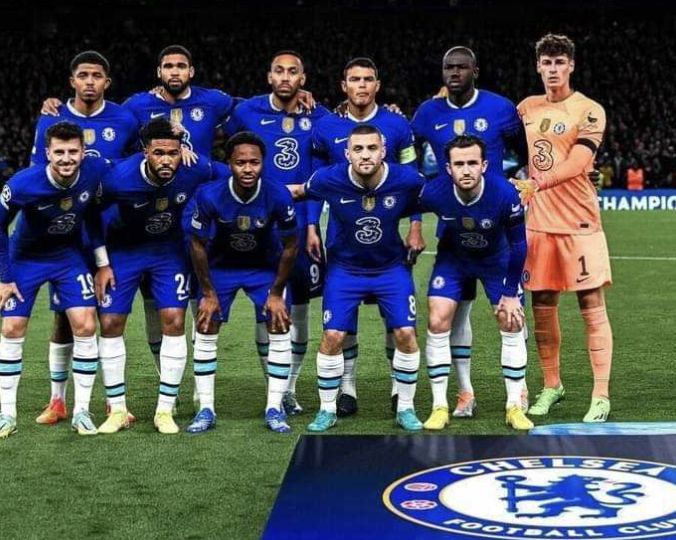 Manchester United exploring move for Chelsea midfield ace