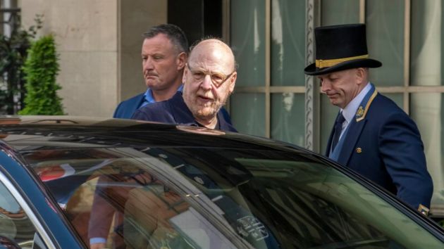 (Photo) Avram Glazer spotted at hotel owned by Sheikh Jassim’s father