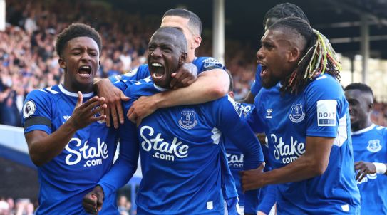 Manchester United weigh up move for Everton midfielder Amadou Onana