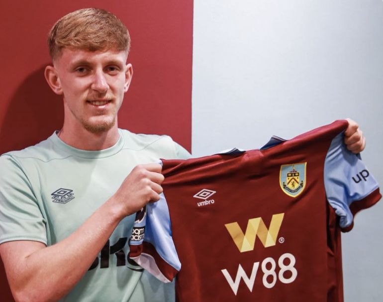 Logan Pye leaves Manchester United for Burnley