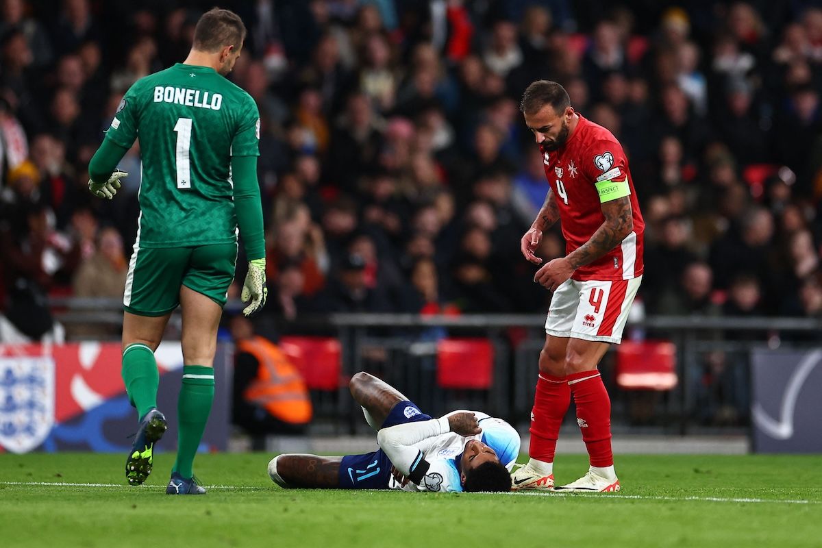 (Video) Marcus Rashford and Trent Alexander-Arnold collision results in ...