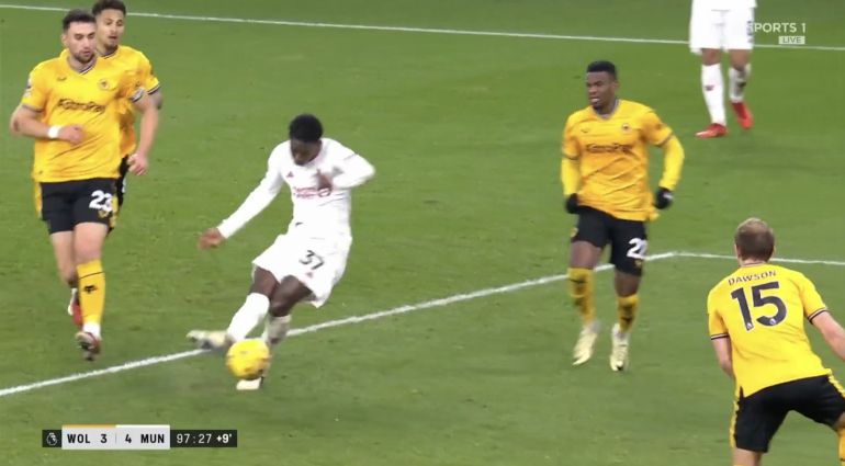 Video: Kobbie Mainoo sends United fans into hysterics with ...