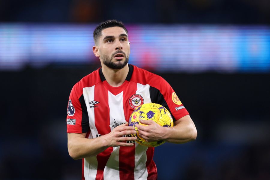 Neal Maupay jokingly fires dig at ‘desperate fan’ Scott McTominay after ...