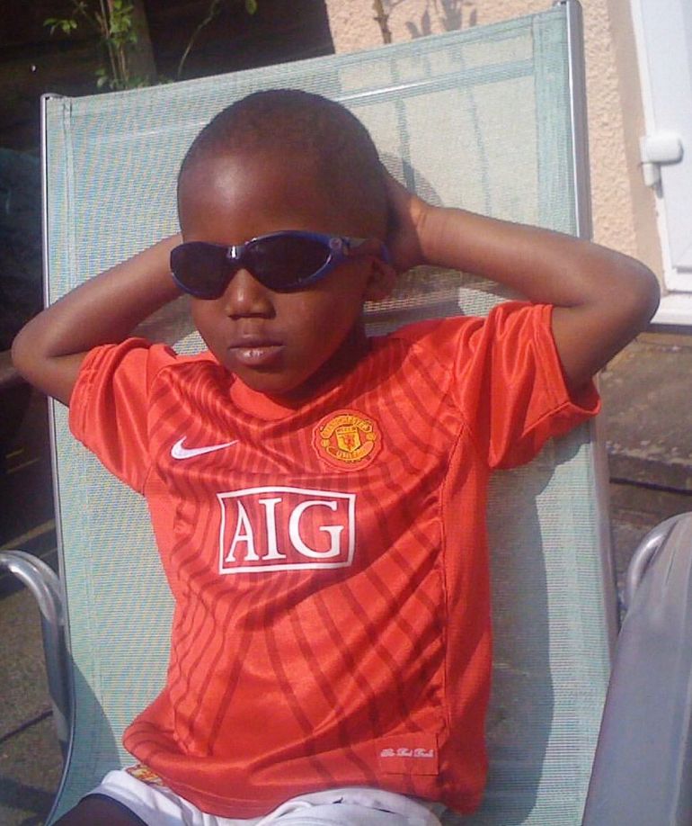 Photo: Kobbie Mainoo shares iconic snap wearing an old-school United ...