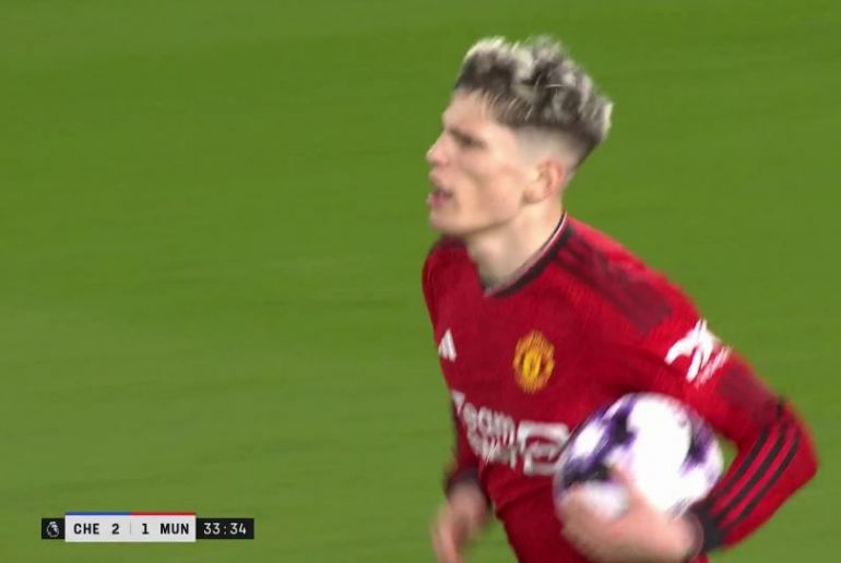 Video: Alejandro Garnacho pulls one back for United after a terrible ...