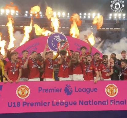 Video: Manchester United's U18 Premier League champions trophy lift