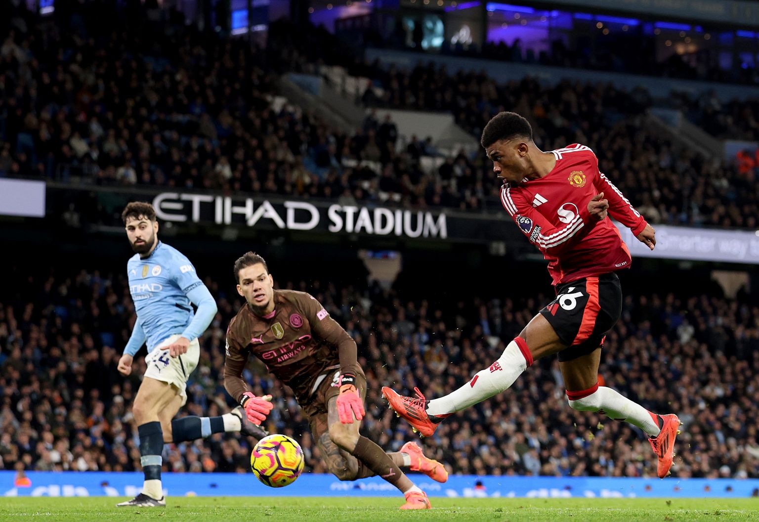 Keane, Neville and Merson all predict a draw in the Manchester derby