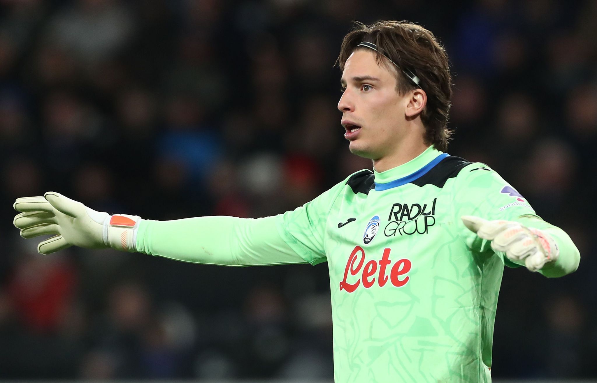 Man United identify Marco Carnesecchi as best option to replace Onana