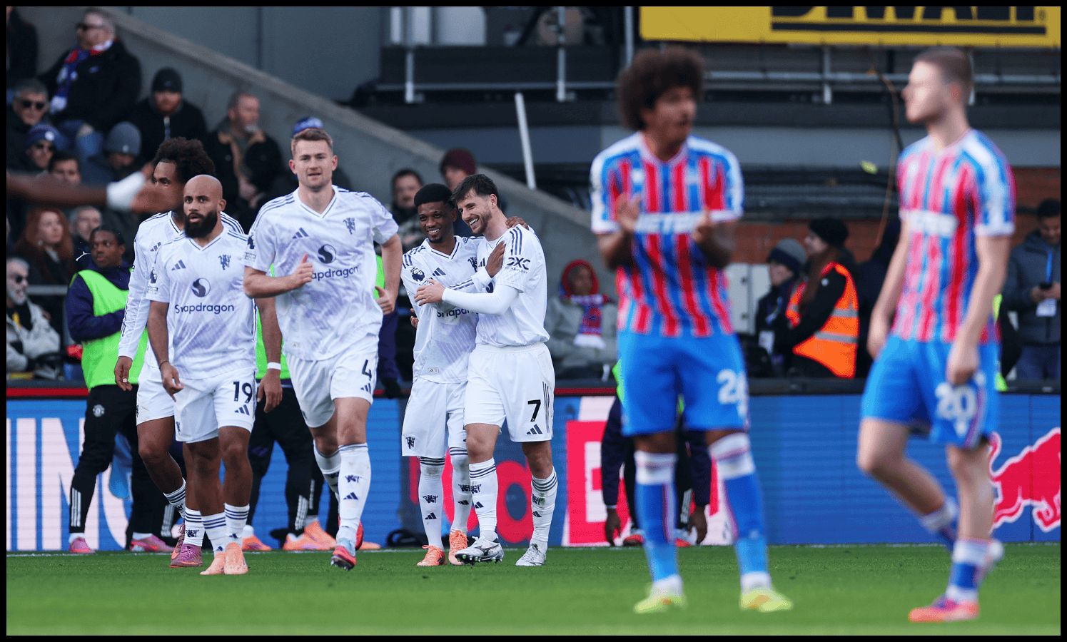 United mulling over Joshua Zirkzee loan